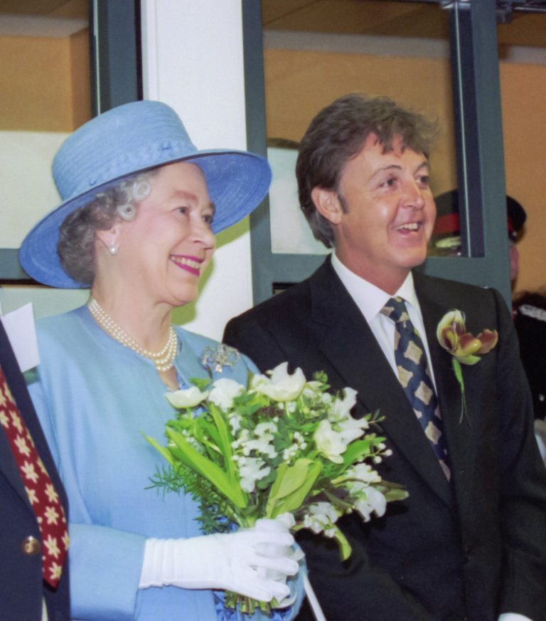 Paul and The Queen Elizabeth II - The Beatles