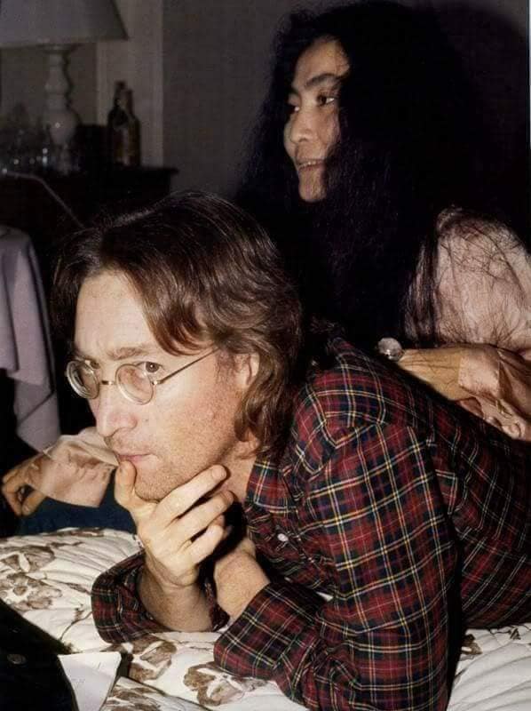 John, Yoko and Bob Gruen were enjoying a quiet drink in the Dakota ...